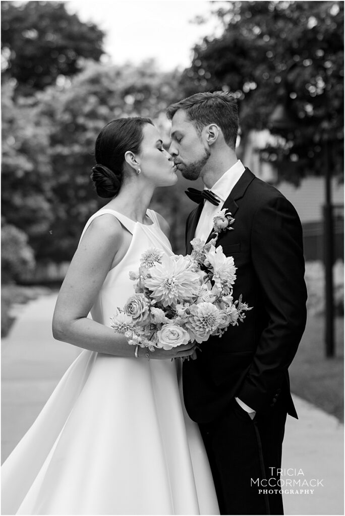 LUCY AND CONNOR'S MASS MoCA WEDDING - Tricia McCormack Photography